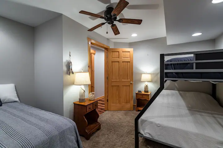 Accommodations – Friendship Cabin